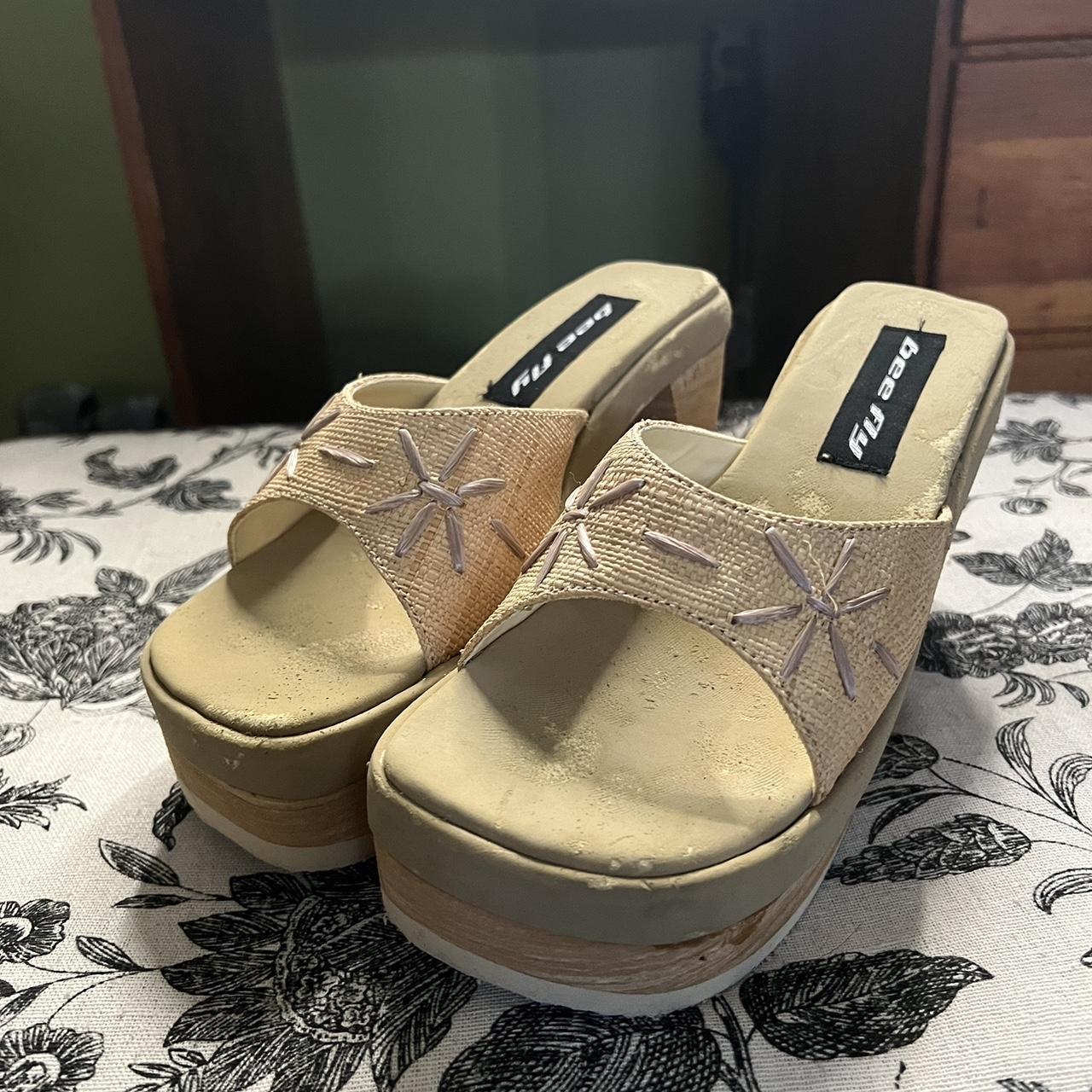 Women's Cream and Tan Courts | Depop