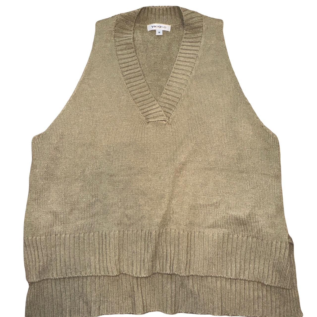 women's medium vigoss sweater vest, worn a few times... - Depop
