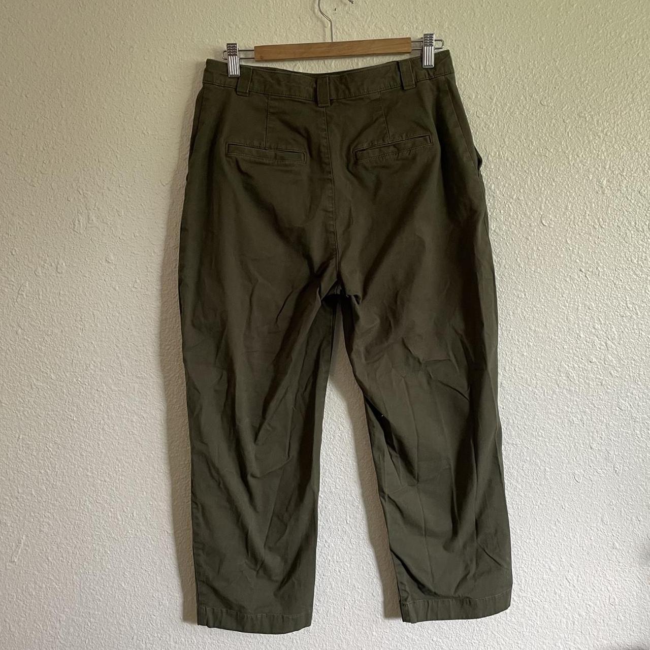 Gap green straight up khaki chino pant trousers. Size 8 | Depop