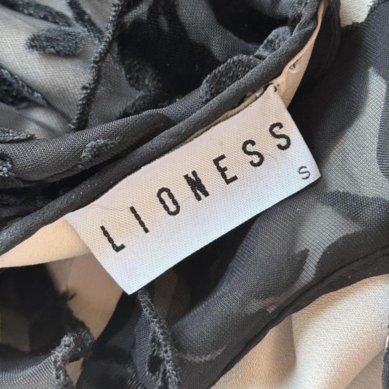 Lioness Dress ୨୧ A gorgeous Y2K esque dress, best... - Depop