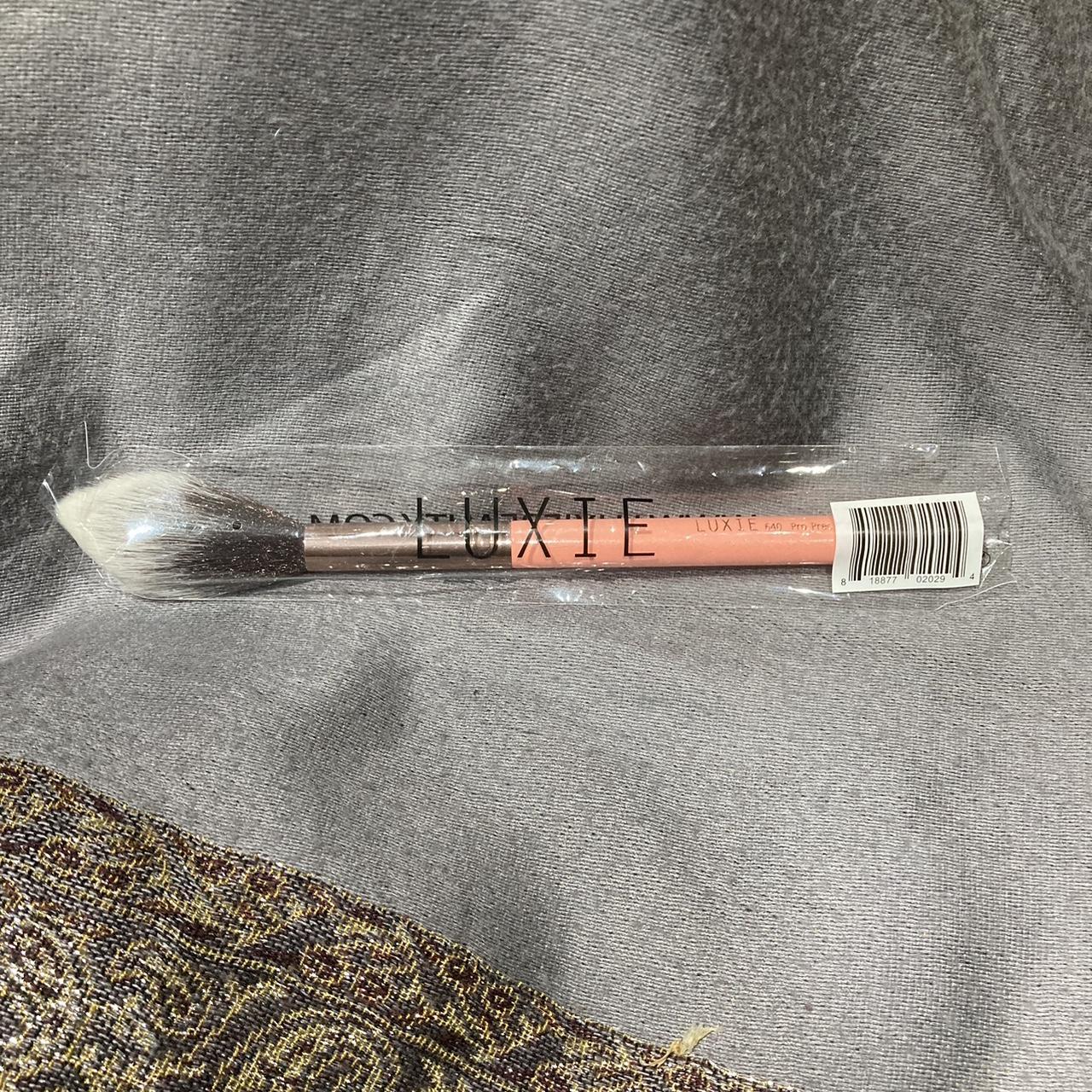 Luxie's 640 Pro Precision Tapered Brush - a fluffy,... - Depop