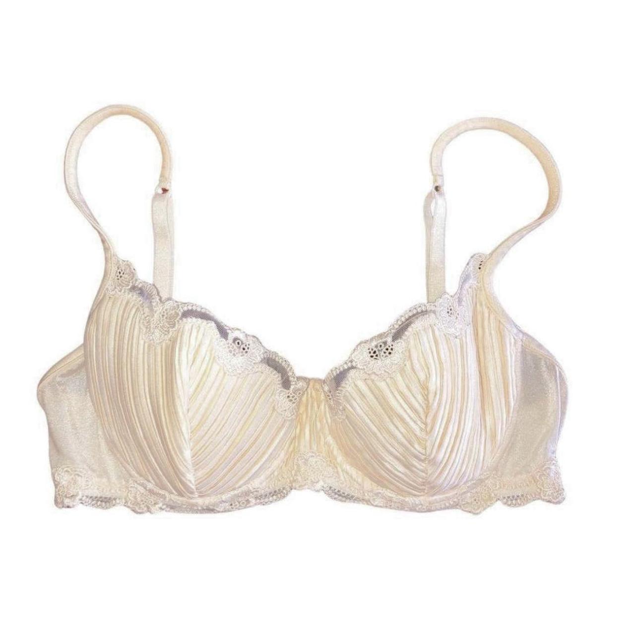 LA PERLA Cream Plissé Bra with Scalloped Floral... - Depop