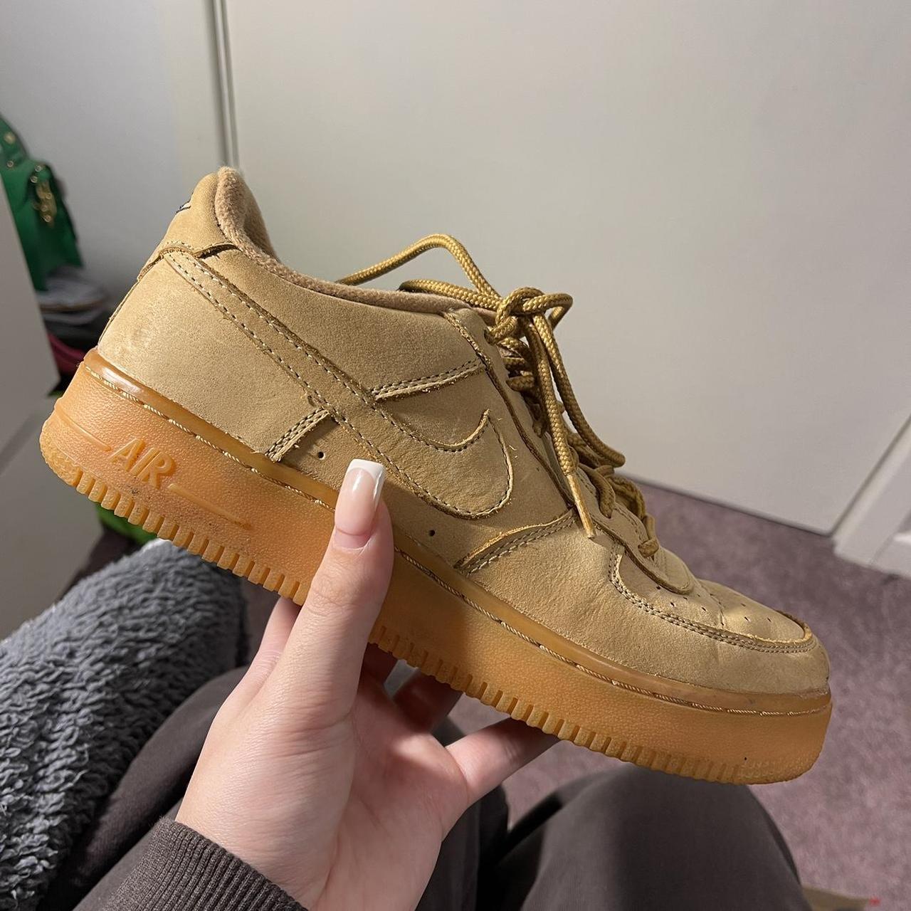 Nike Women's Tan Trainers | Depop