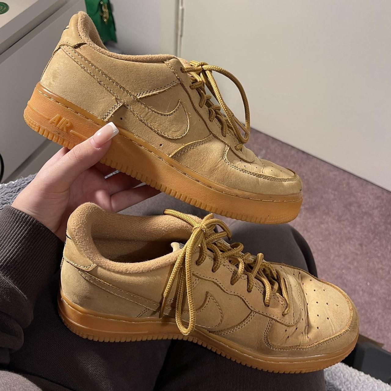 Nike Women's Tan Trainers | Depop