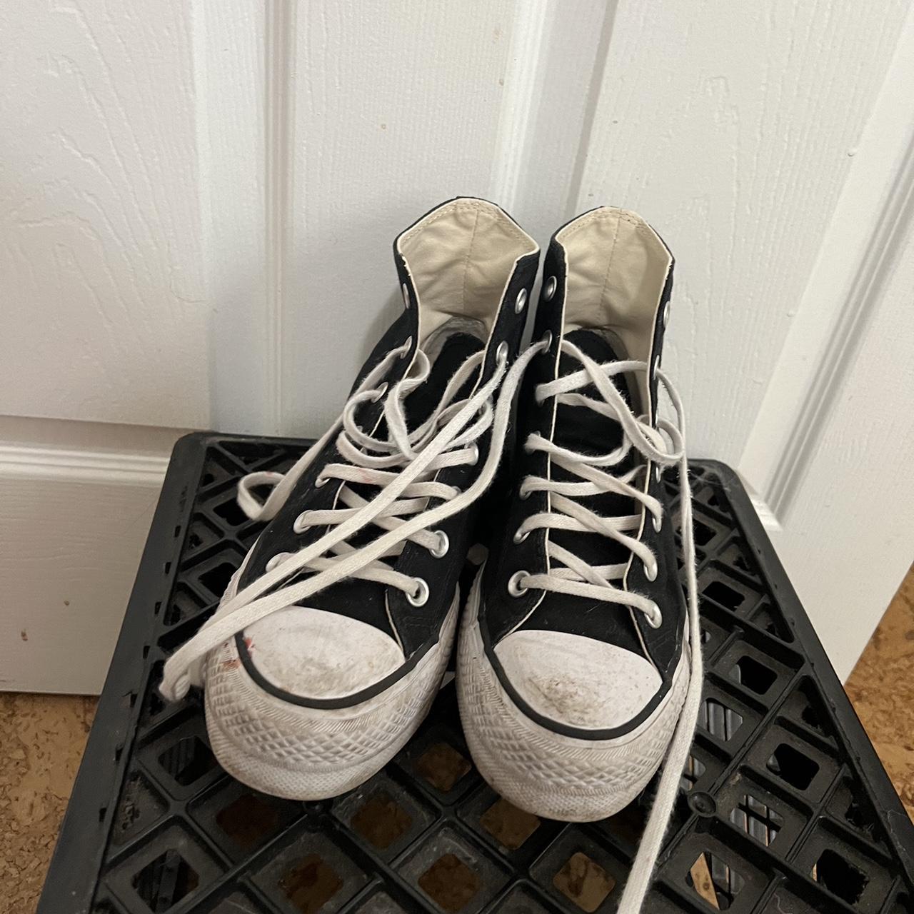 Dirty converses, just needs love Platform Barley... - Depop