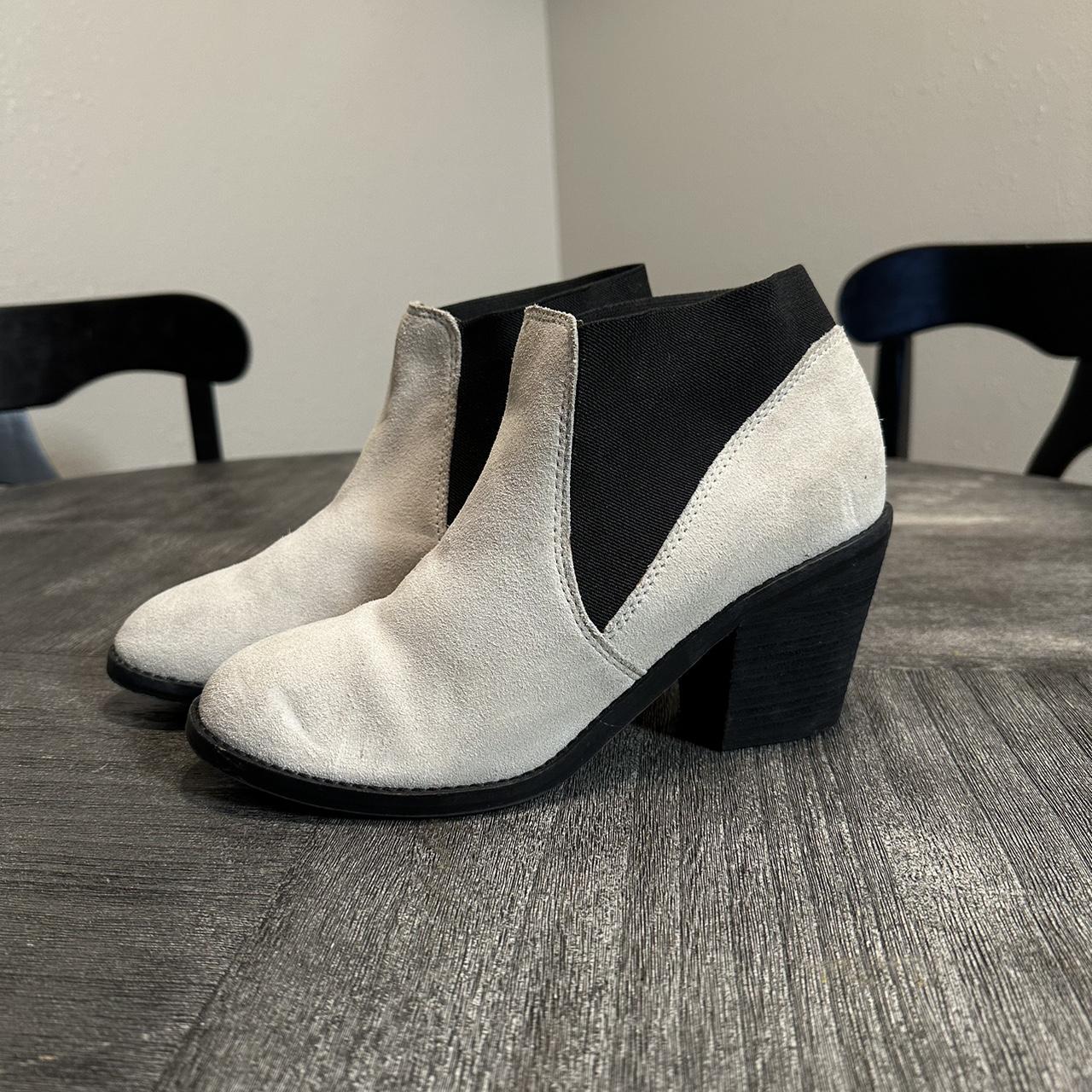 USED - White/Cream Chelsea Heels Size: 9W Super cute... - Depop