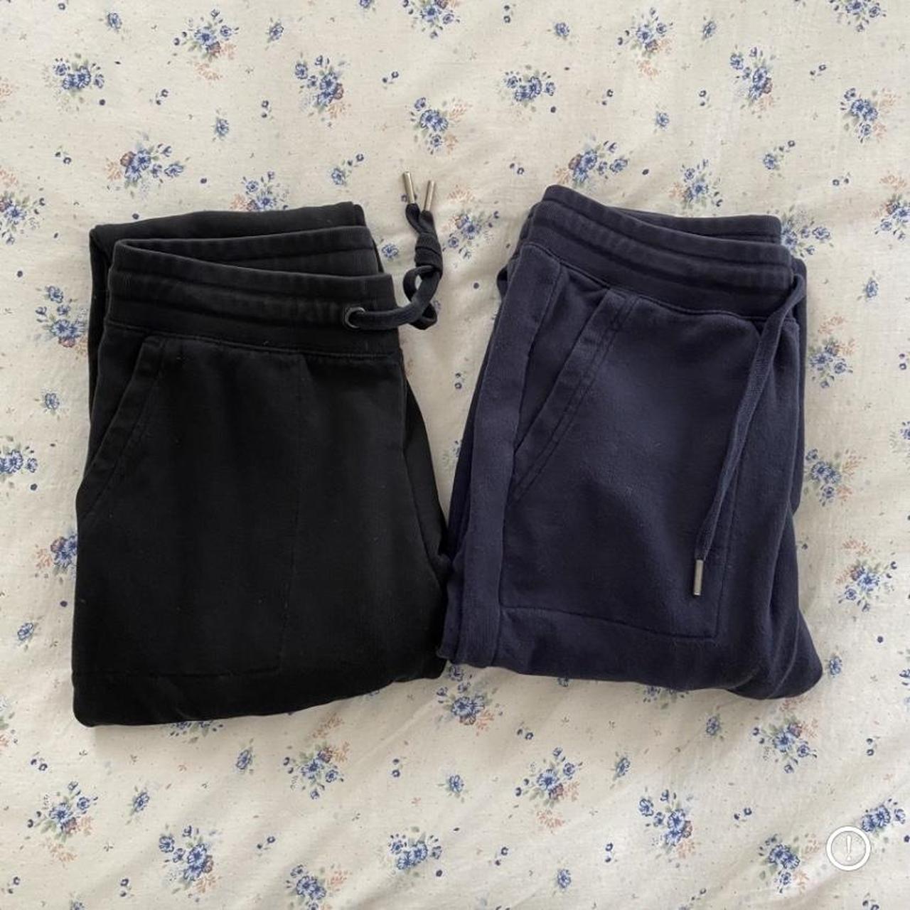 Uniqlo sweatpant set, worn a few times but in... - Depop