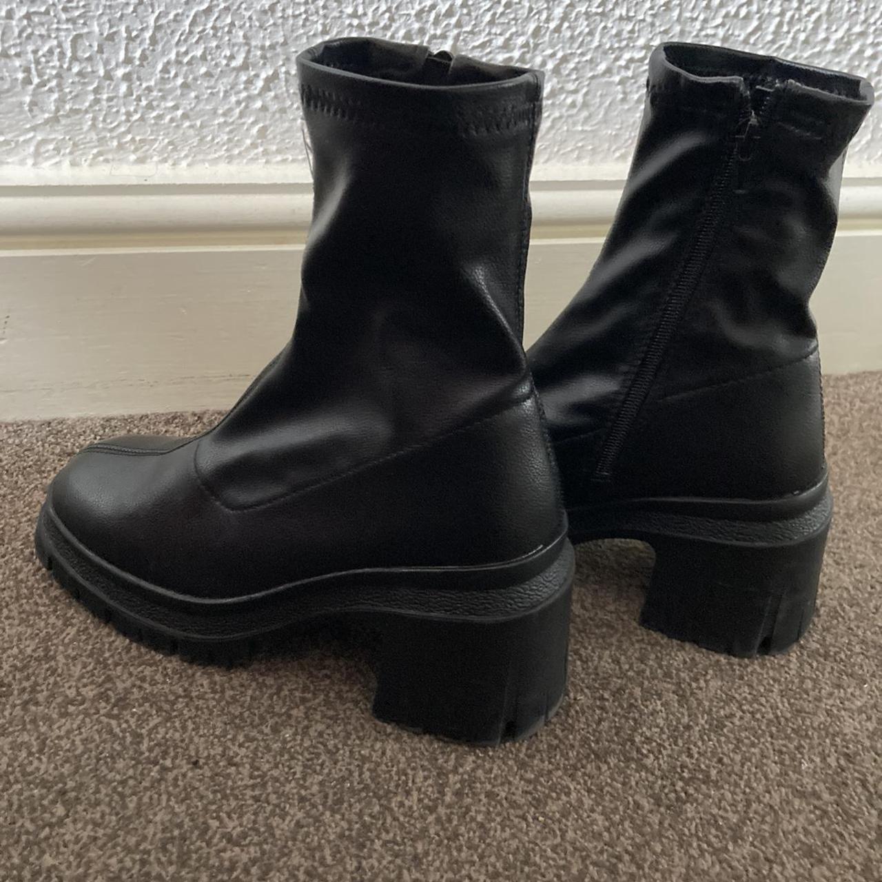 zip up black chunky heeled boots size 5 hardly worn - Depop