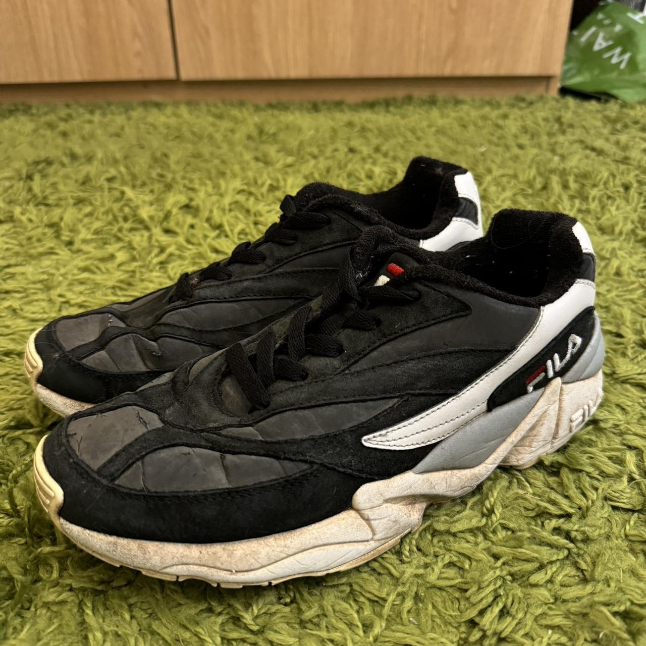 Men’s Fila trainers, size 6. Very used. - Depop