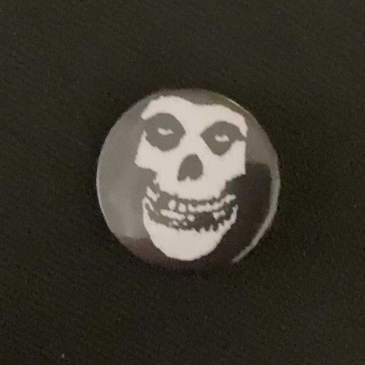 Misfits skull pin 1 inch pin with plastic backing... - Depop