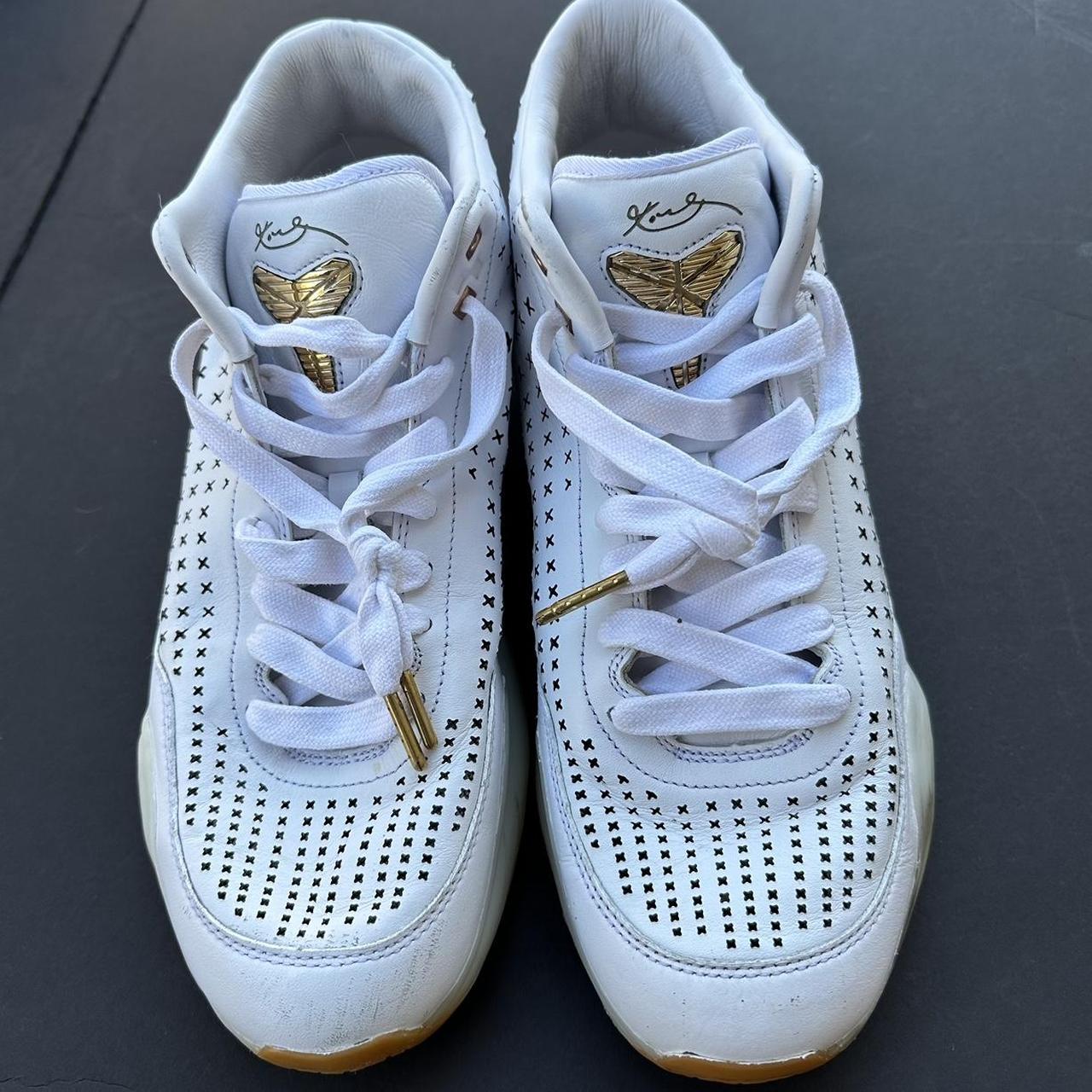 Nike Men's White and Gold Trainers | Depop
