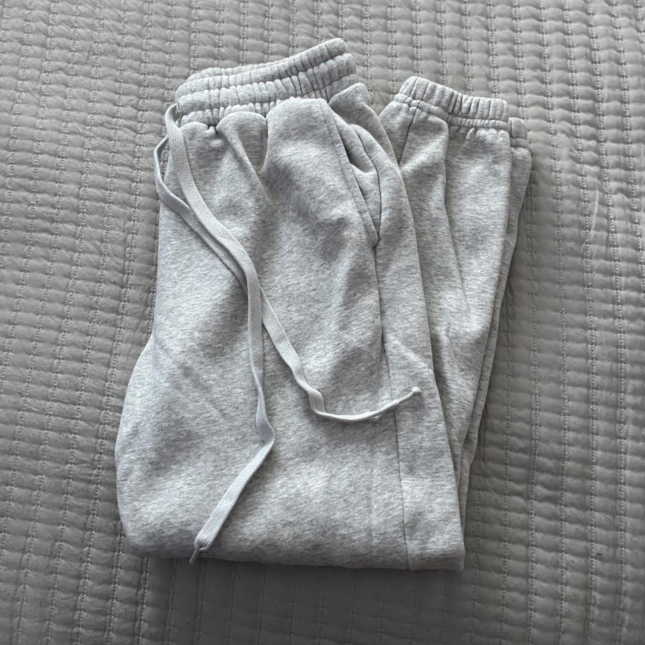 FABLETICS GREY SWEATS •super soft and comfortable... - Depop