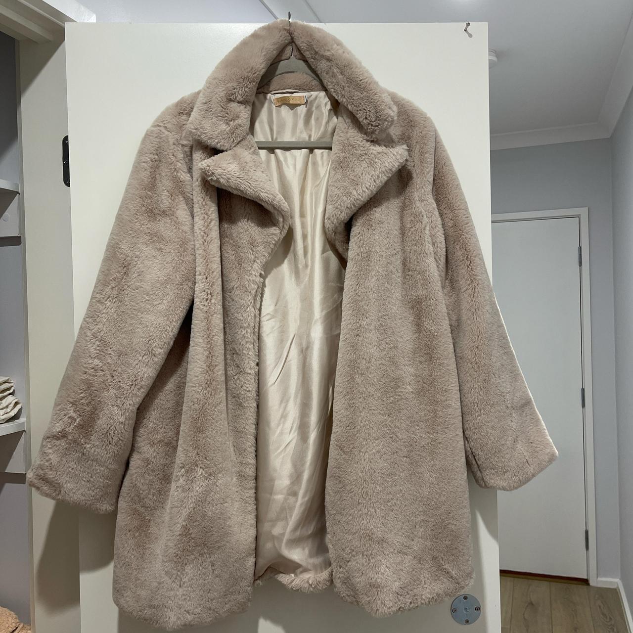 Kimi & Co Faux Fur Coat size M/L. Brand new without... - Depop