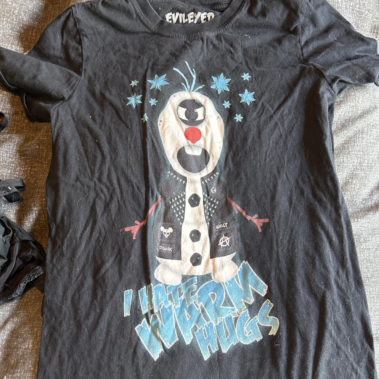 I hate warm hugs Olaf top Hardly worn Size S - Depop