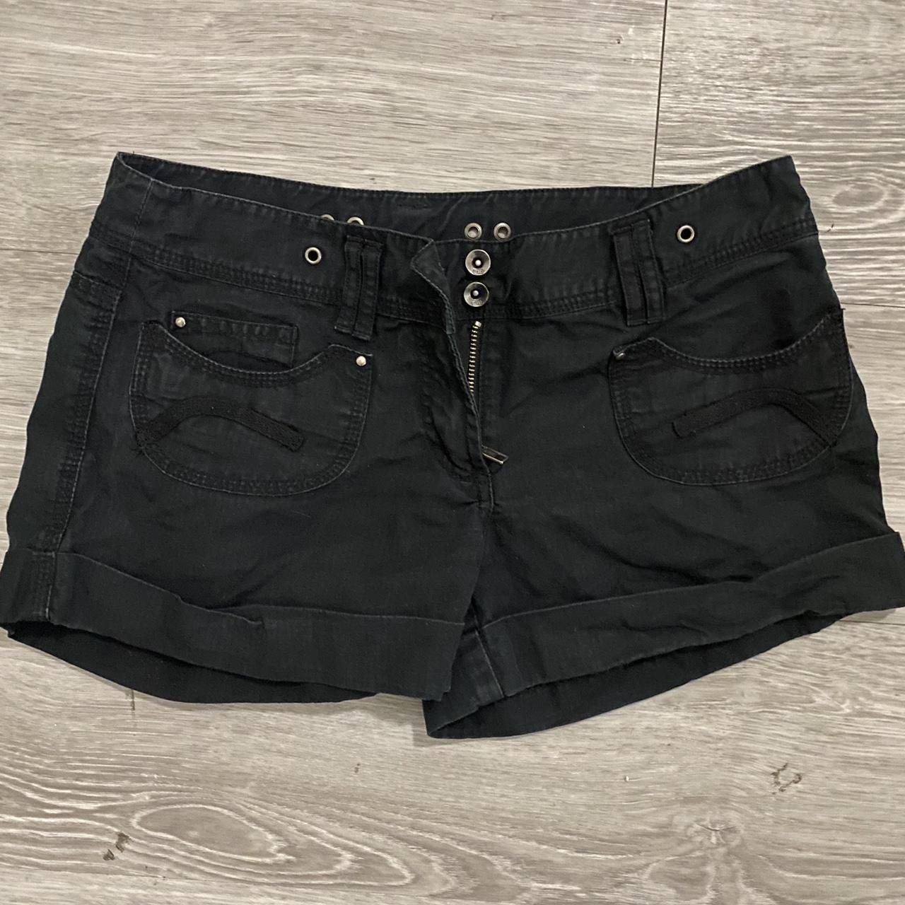 y2k low rise black cargo shorts 📸 these shorts... - Depop