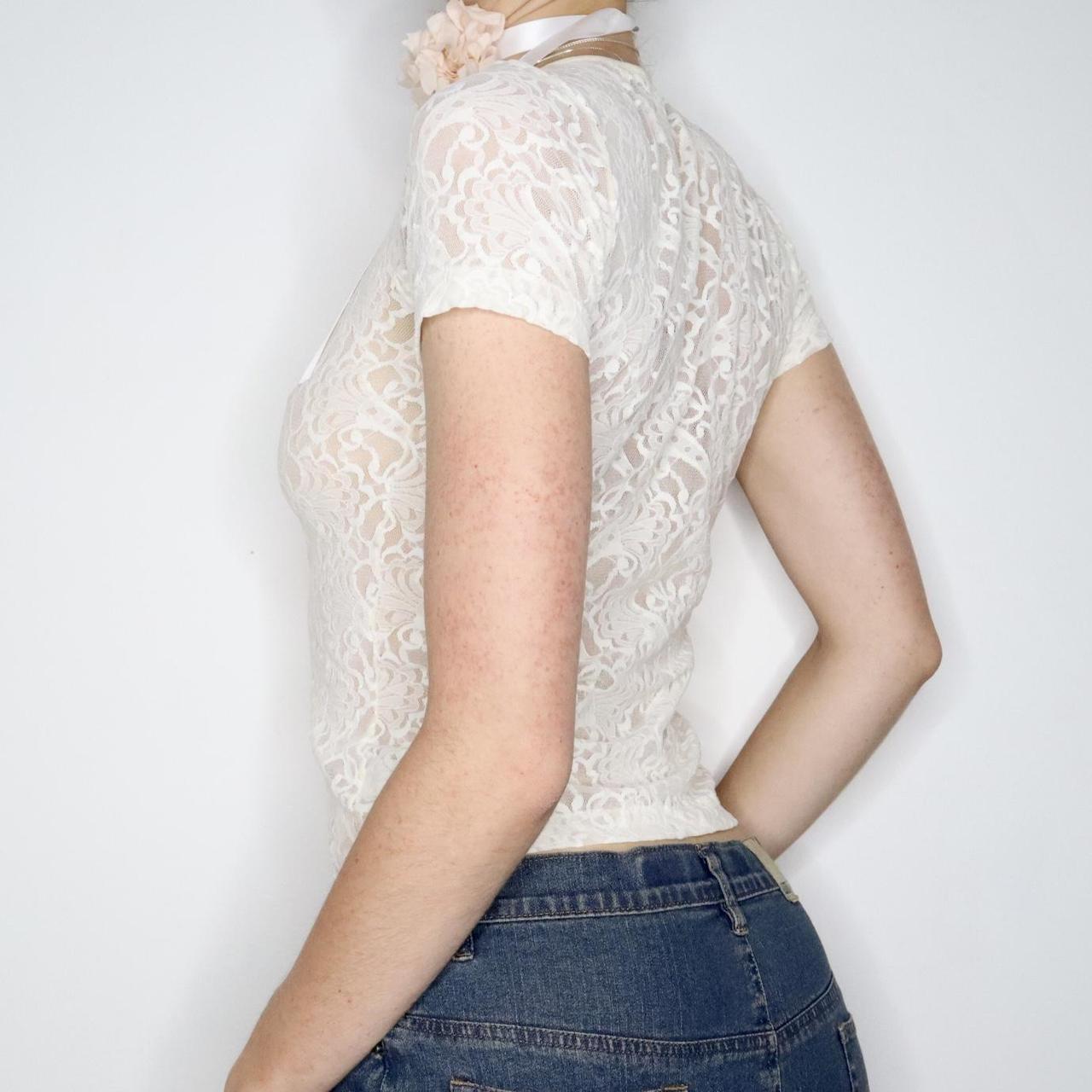 Women's Cream T-shirt | Depop