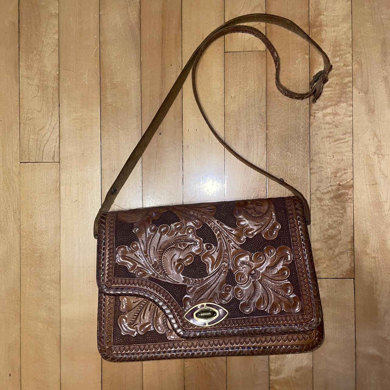 amazing vintage leather purse! clasp lock delicate... - Depop