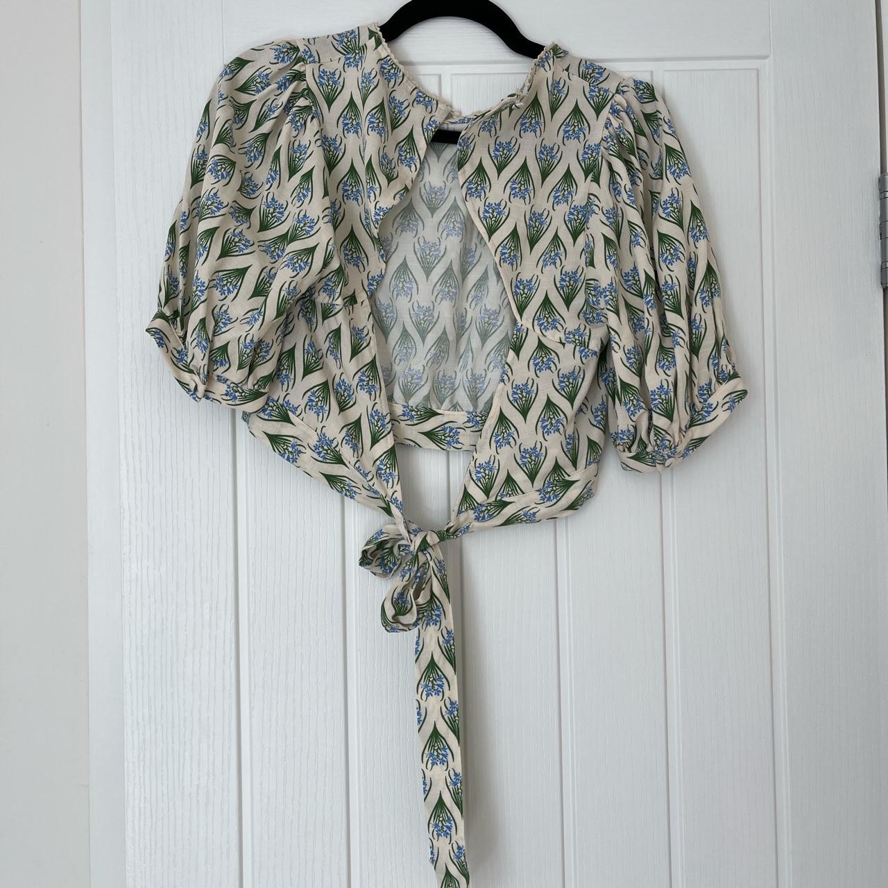 Beautiful open tie back floral Zara crop top Worn... - Depop