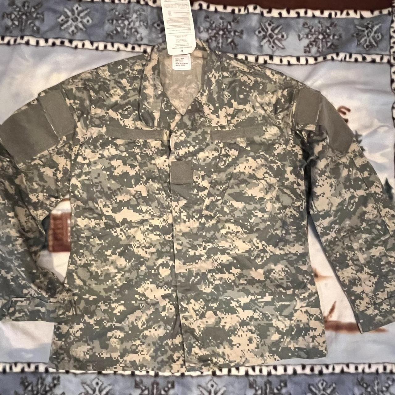 Military issued Jacket w/tags. Size medium - Depop