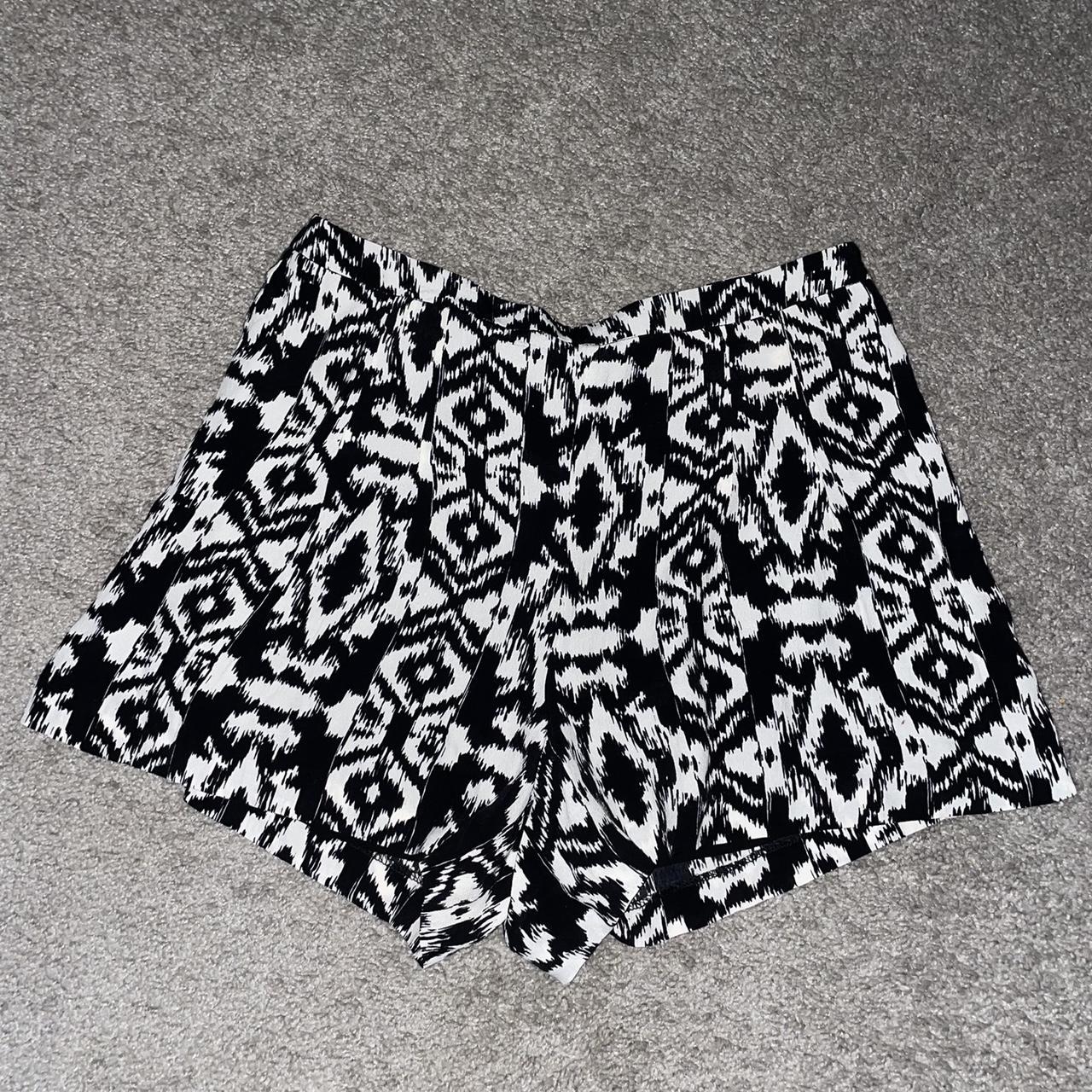 Gianni bini shorts sz L. New with tag never worn .... - Depop