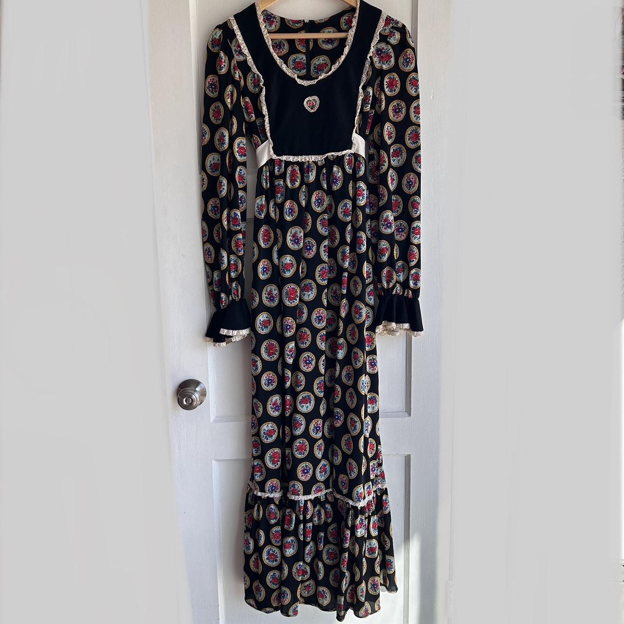 CURRENTLY NOT FOR SALE Rare black Gunne Sax type... - Depop