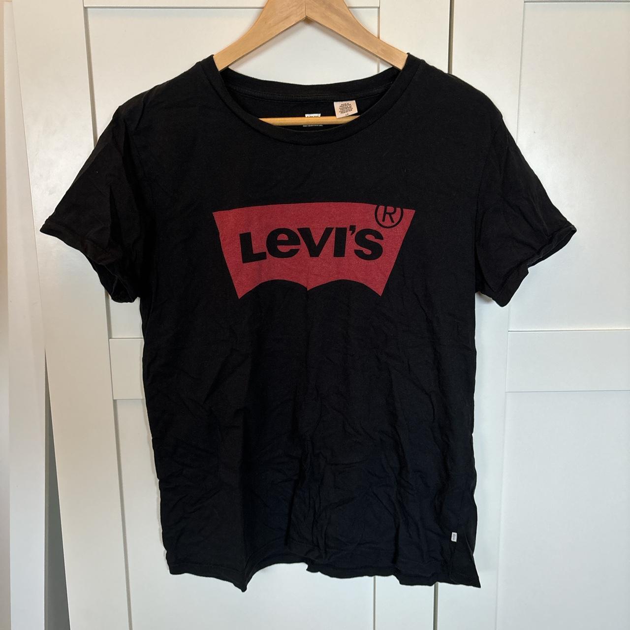 Large black Levi’s tshirt #levis #tshirt #black #top - Depop