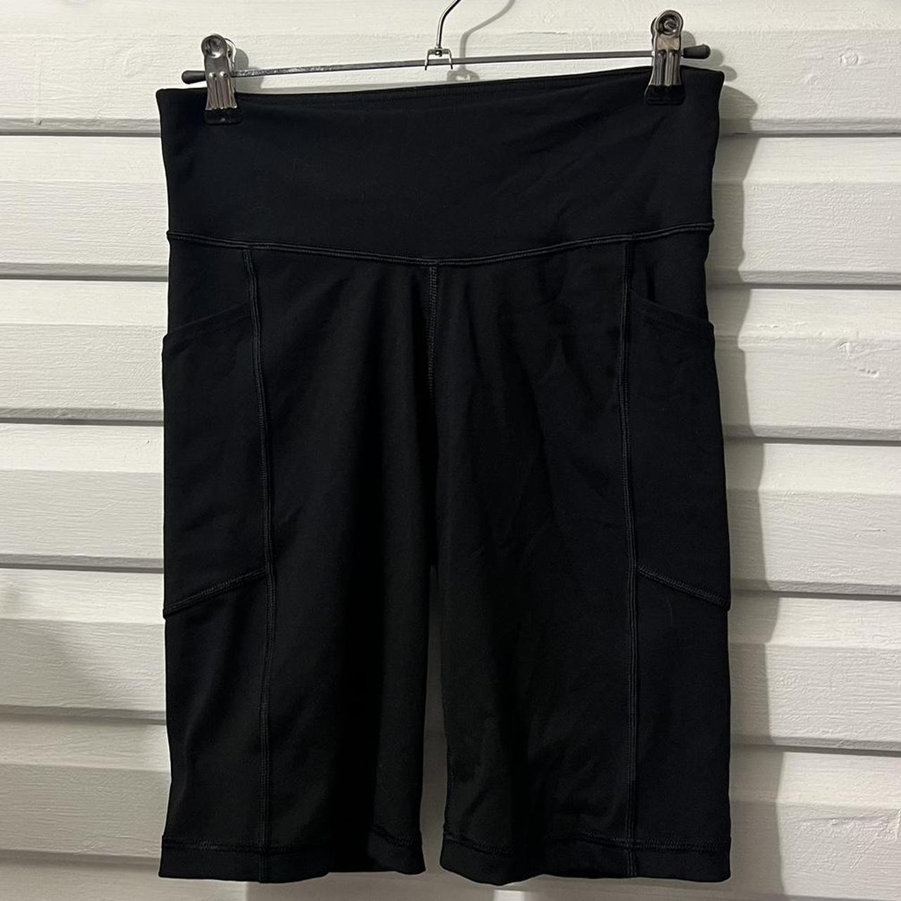 Gap bike shorts US size xs would fit up to a medium - Depop