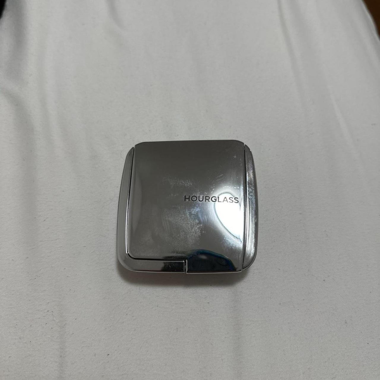 Hourglass highlight in strobe light. Message if you... - Depop