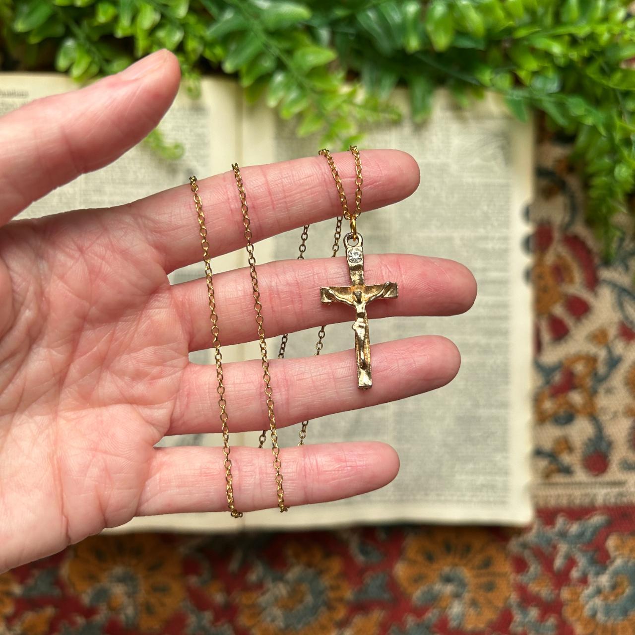 Vintage Gold Cross Necklace 🥀🕯️🍂 Gorgeous little... - Depop