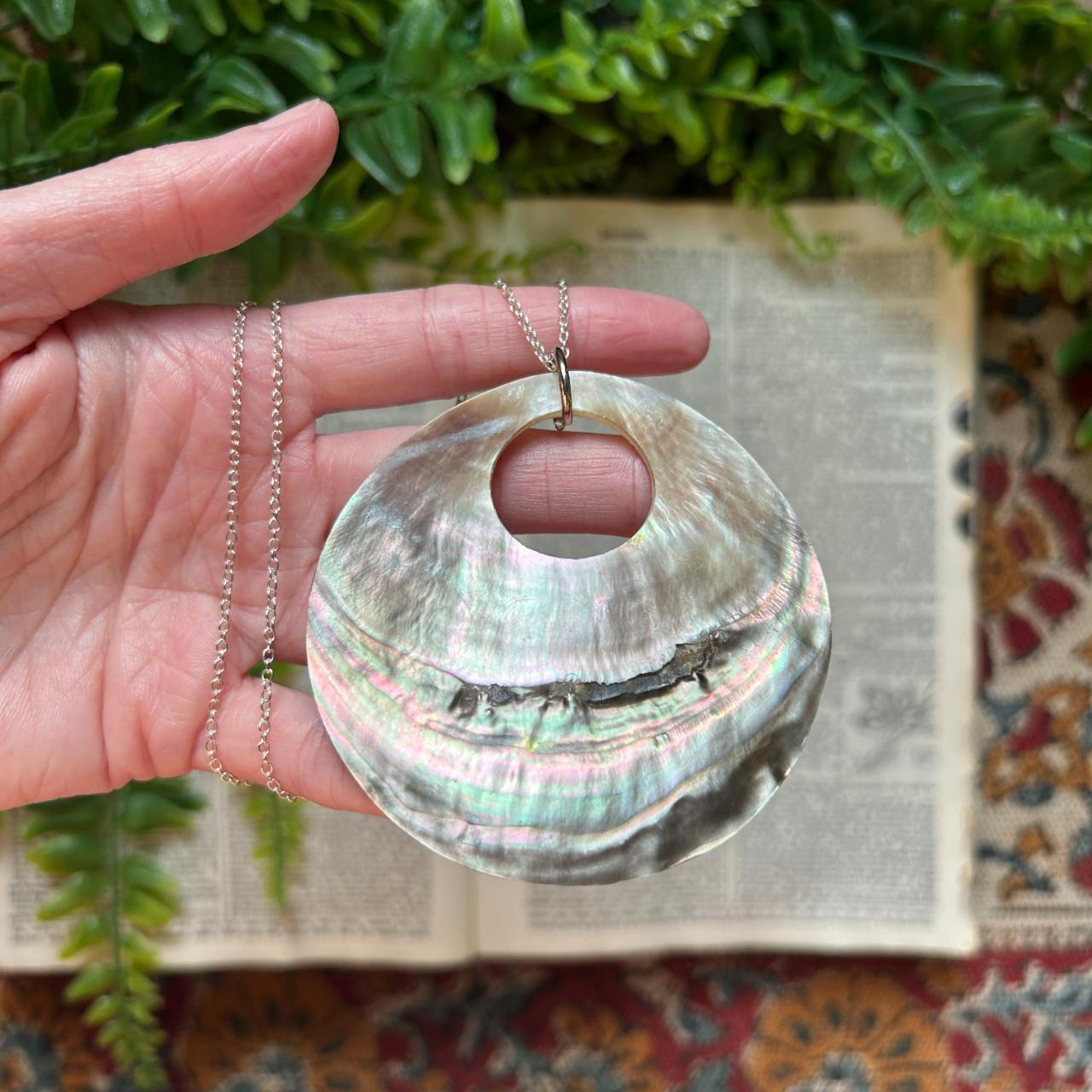 Vintage Iridescent Shell Necklace 🥀🕯️🍂 The most... - Depop