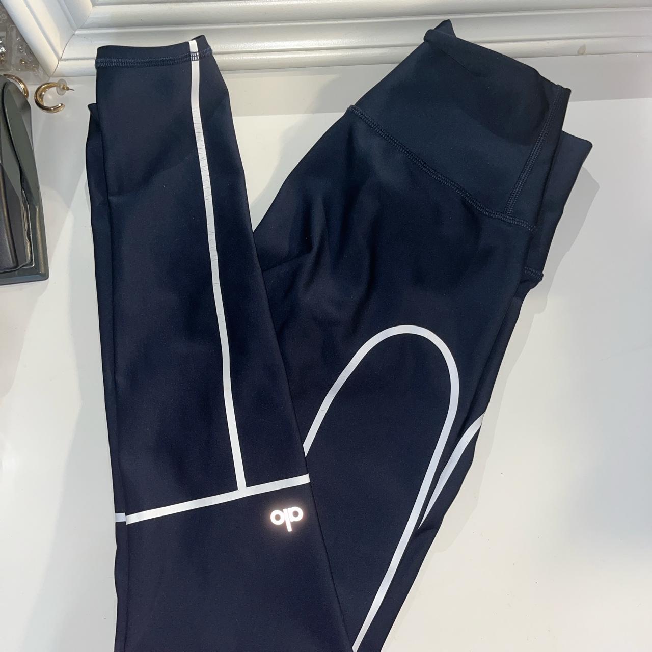 Alo Women's Navy and White Leggings | Depop
