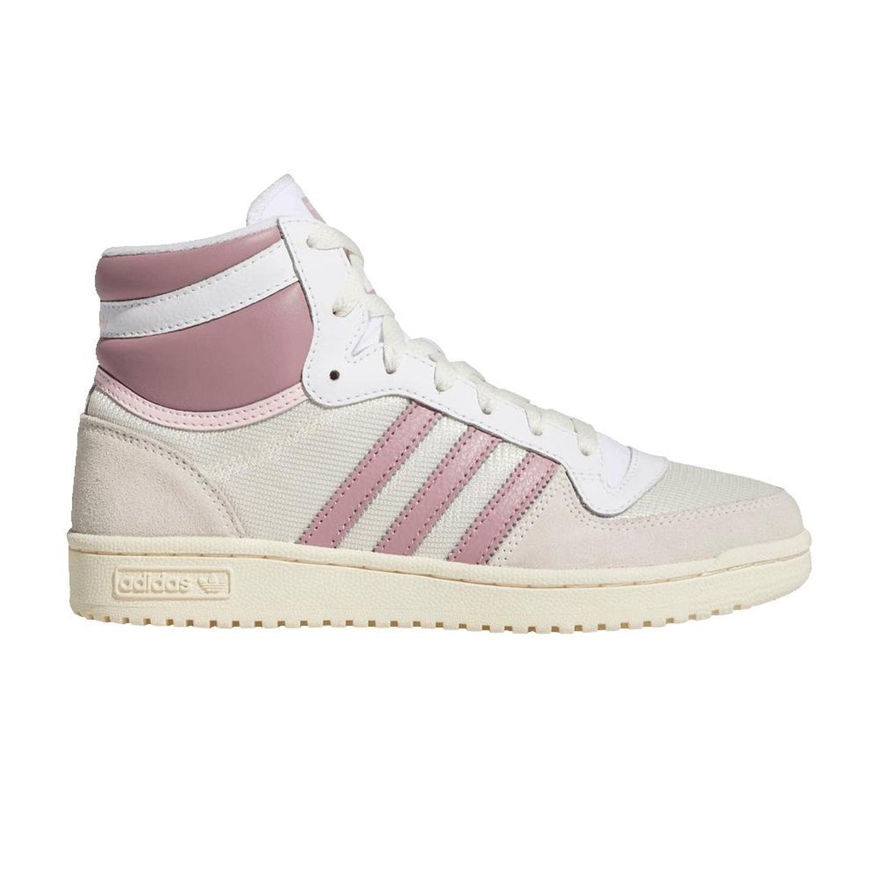 Women's White and Pink Trainers | Depop