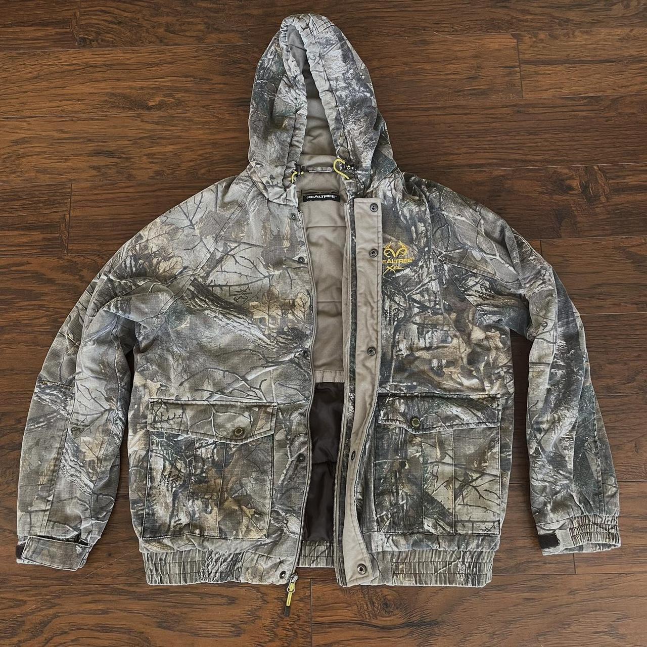 Realtree Camo hoodie Sz L measures 24x26 thermal... - Depop