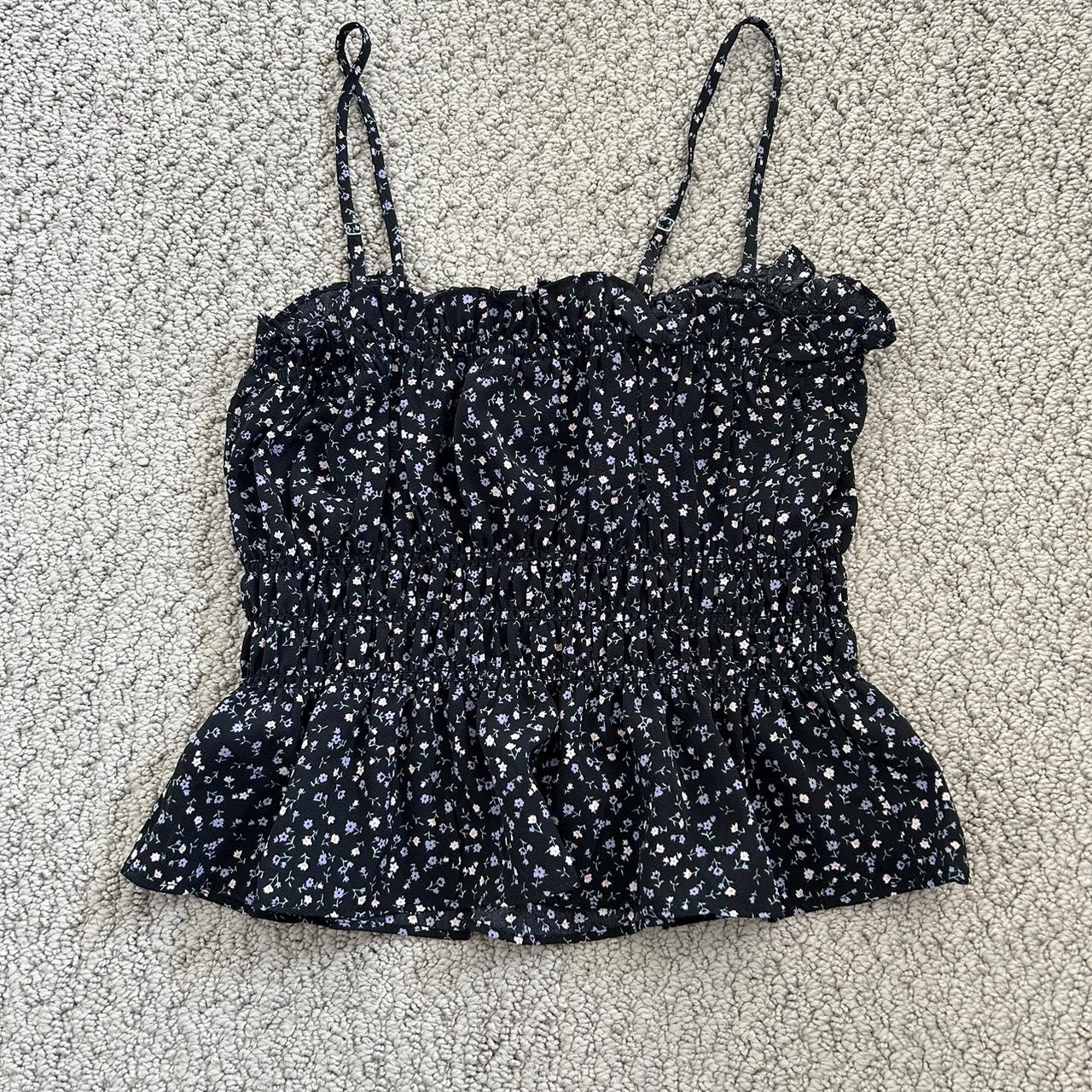 cute scrunched top never worn! shipping: $5.38 - Depop