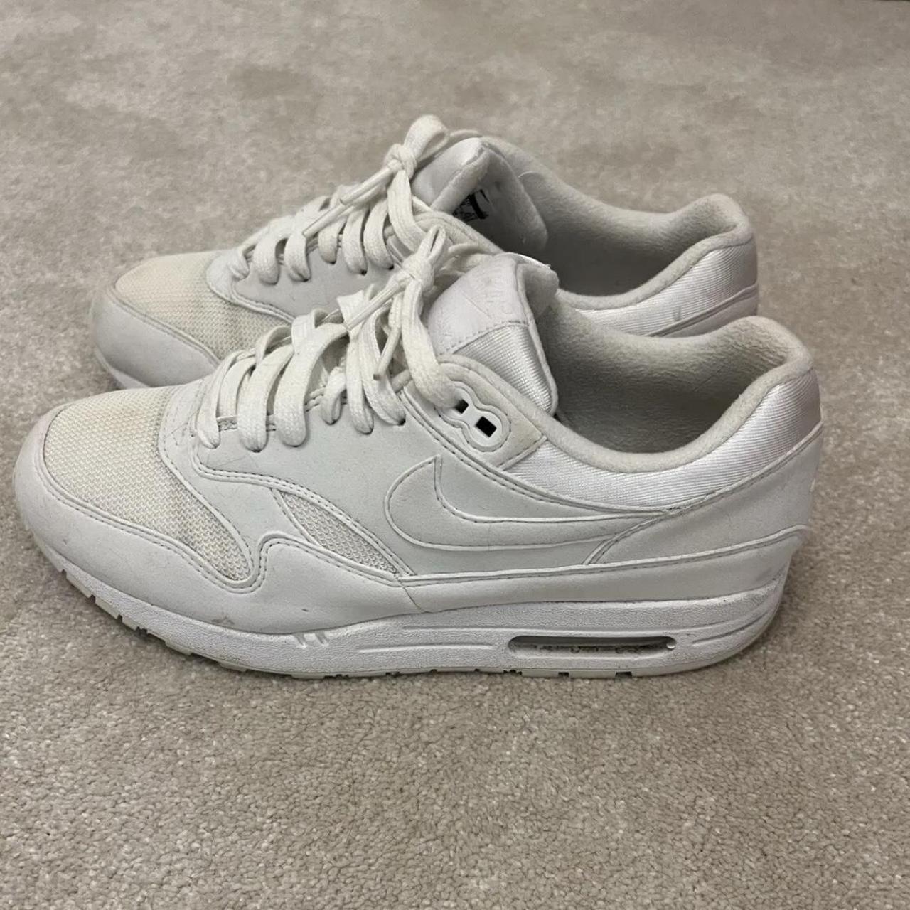 Nike Women's White Trainers | Depop