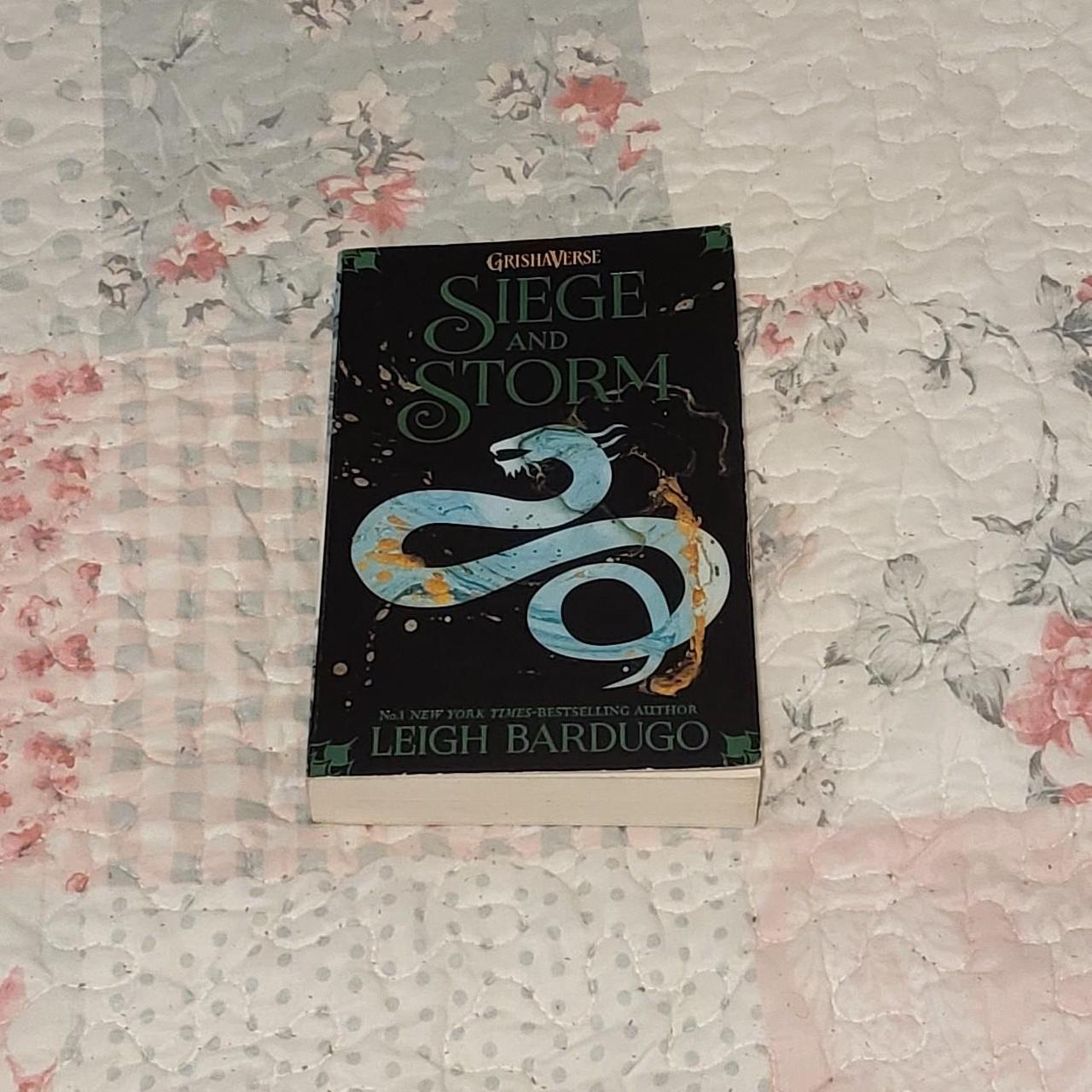 Siege and Storm - Leigh Bardugo Book 2 of Shadow &... - Depop