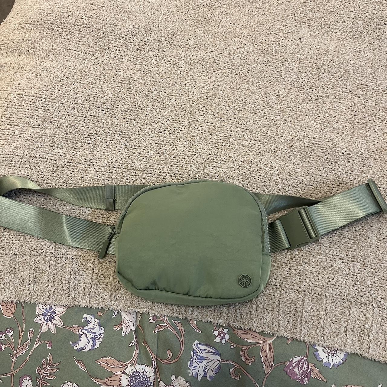 green fanny pack looks like a lulu lemon dupe!!!!... - Depop