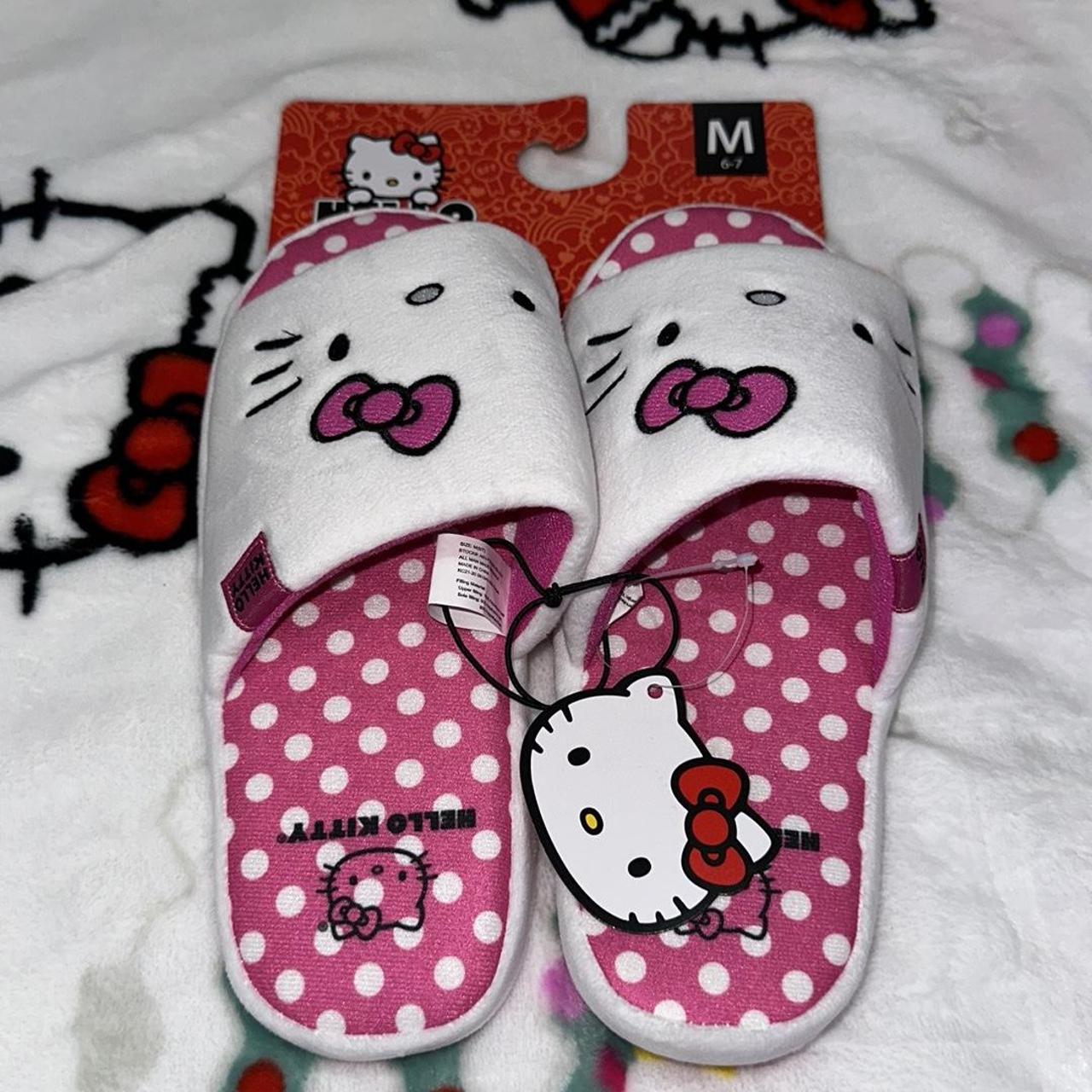Hello Kitty Slippers size 6/7 women - Depop