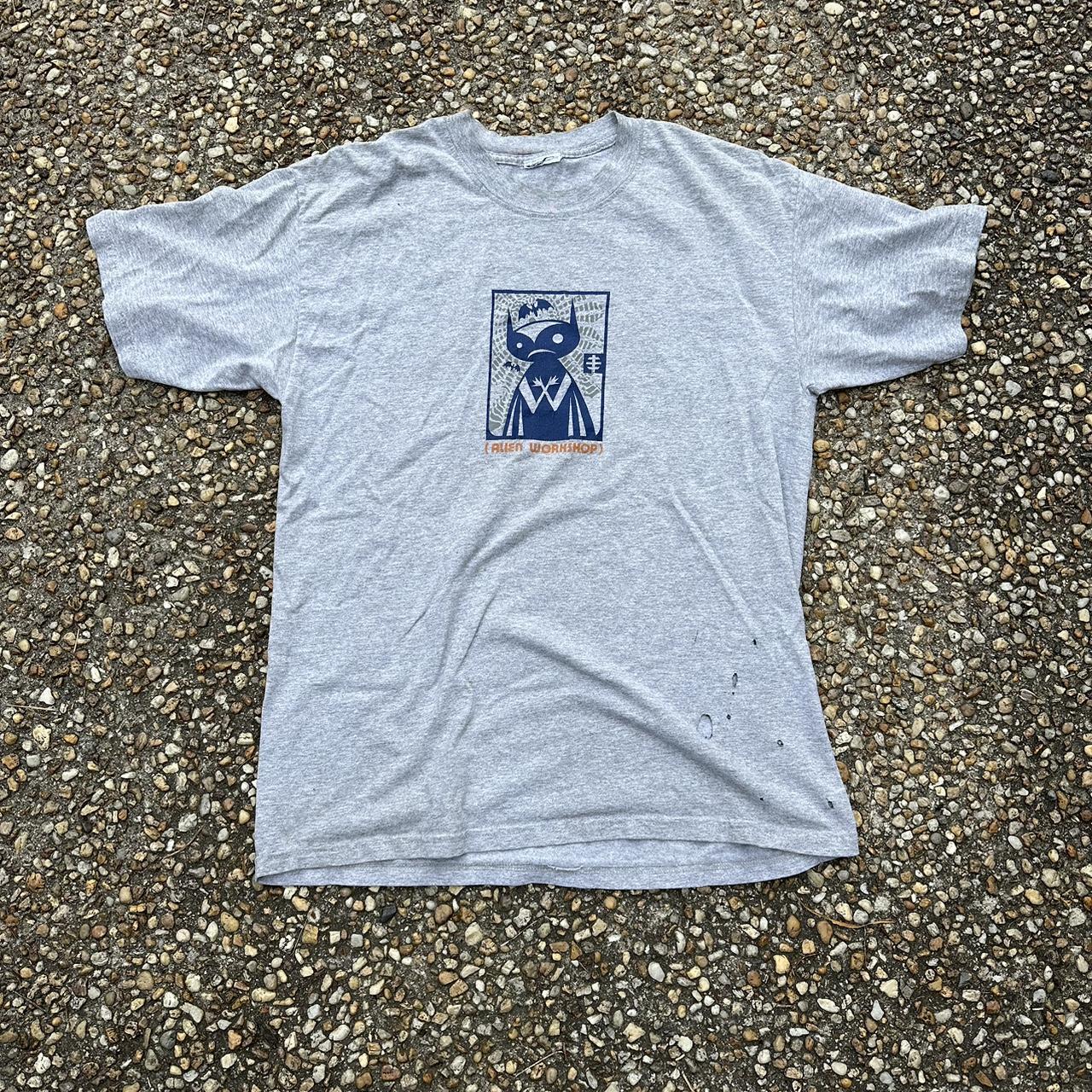 Vintage alien workshop tee with wear. Fits size large - Depop