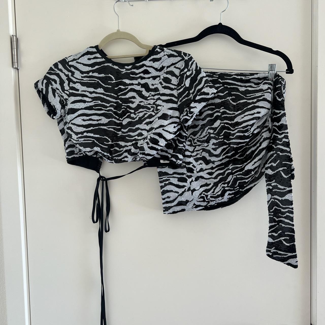 lioness zebra set- size XS - Depop