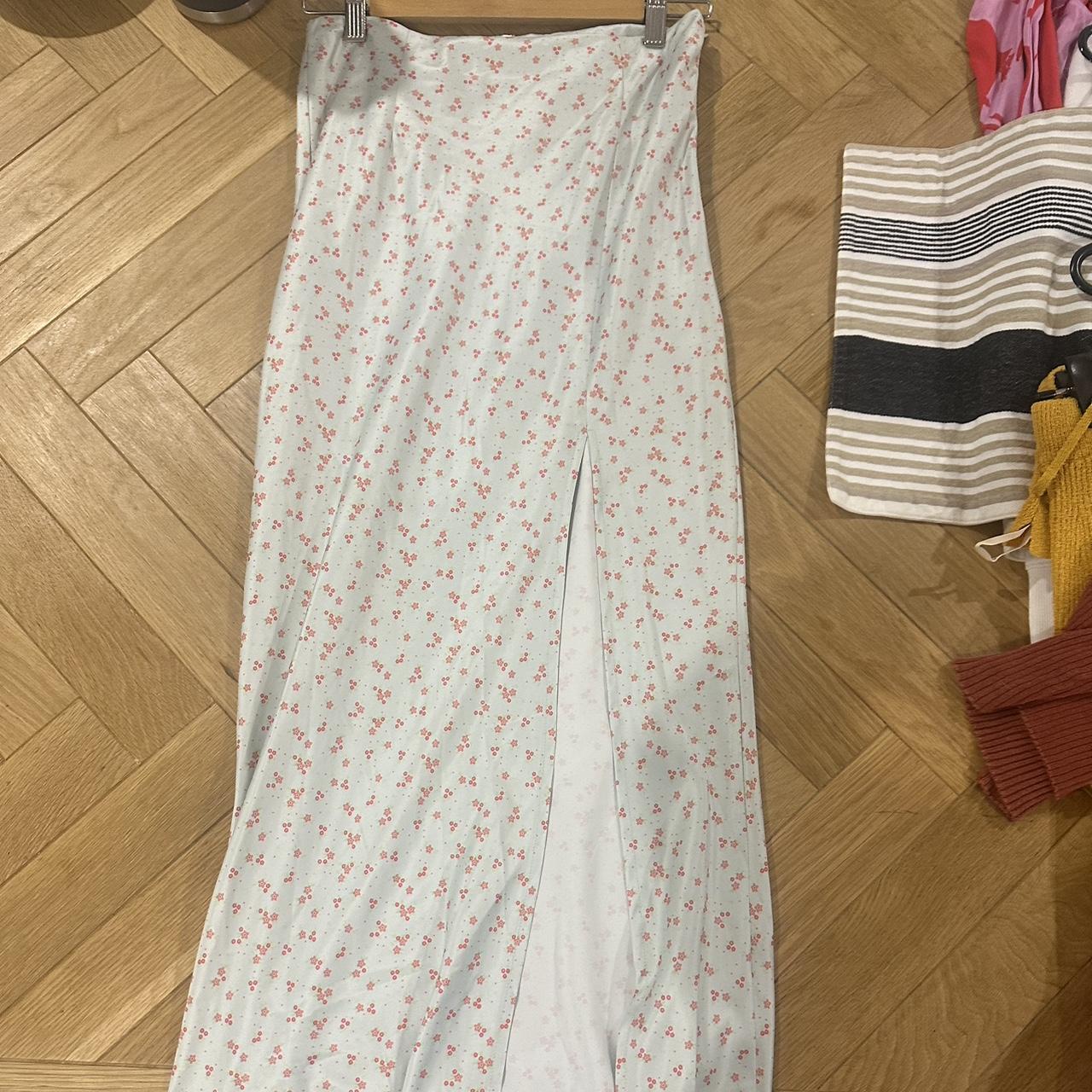 Princess Polly Maxi skirt high slit Size 8 - Depop