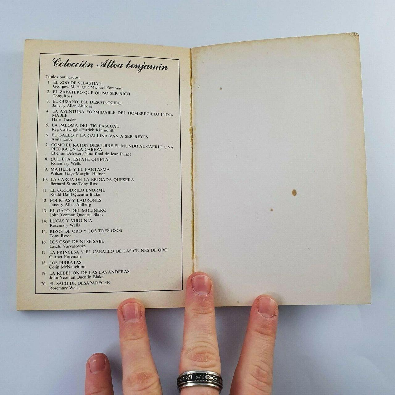 This is the Rizos De Oro Y Tres Osos Book by Tony... - Depop