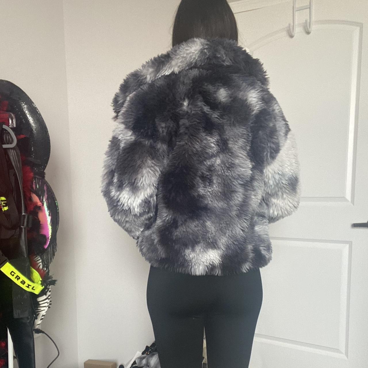 Wild Fable Women's Grey and White Coat | Depop