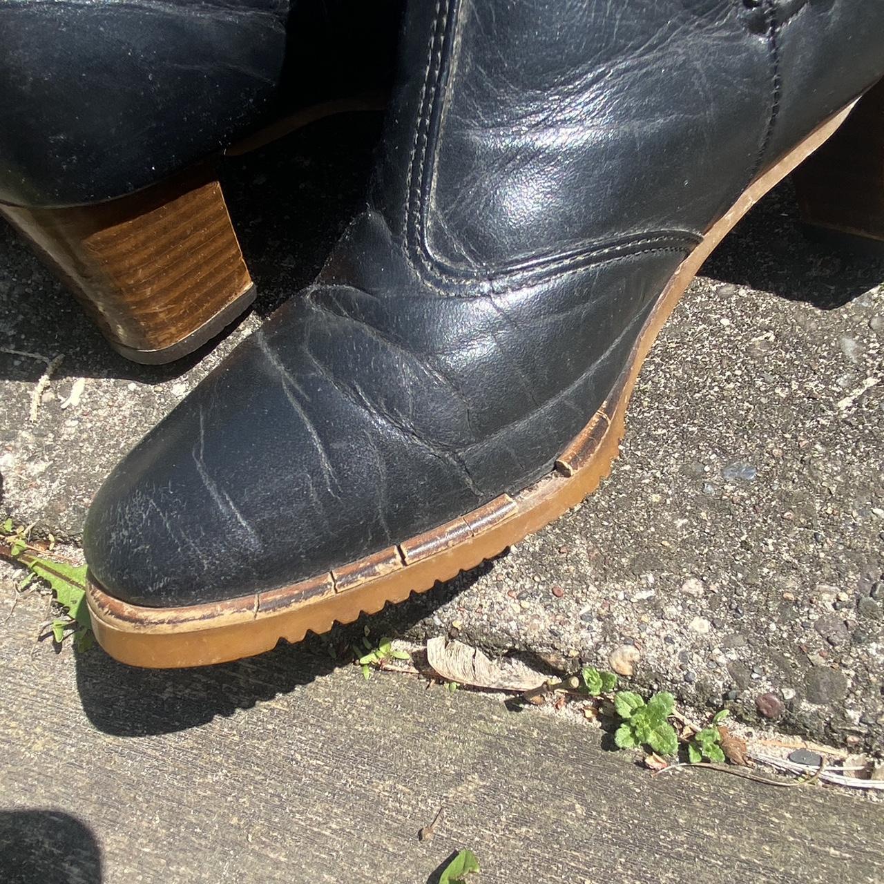 1970s Cobbies Sherpa lined knee high leather boots.... - Depop