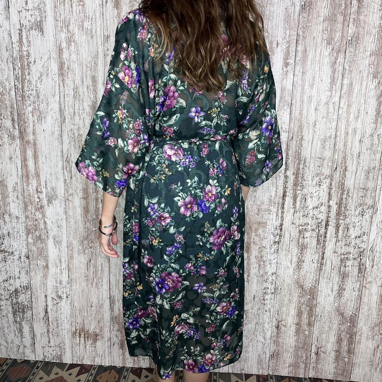Vintage floral lightweight robe in hunter green with... - Depop