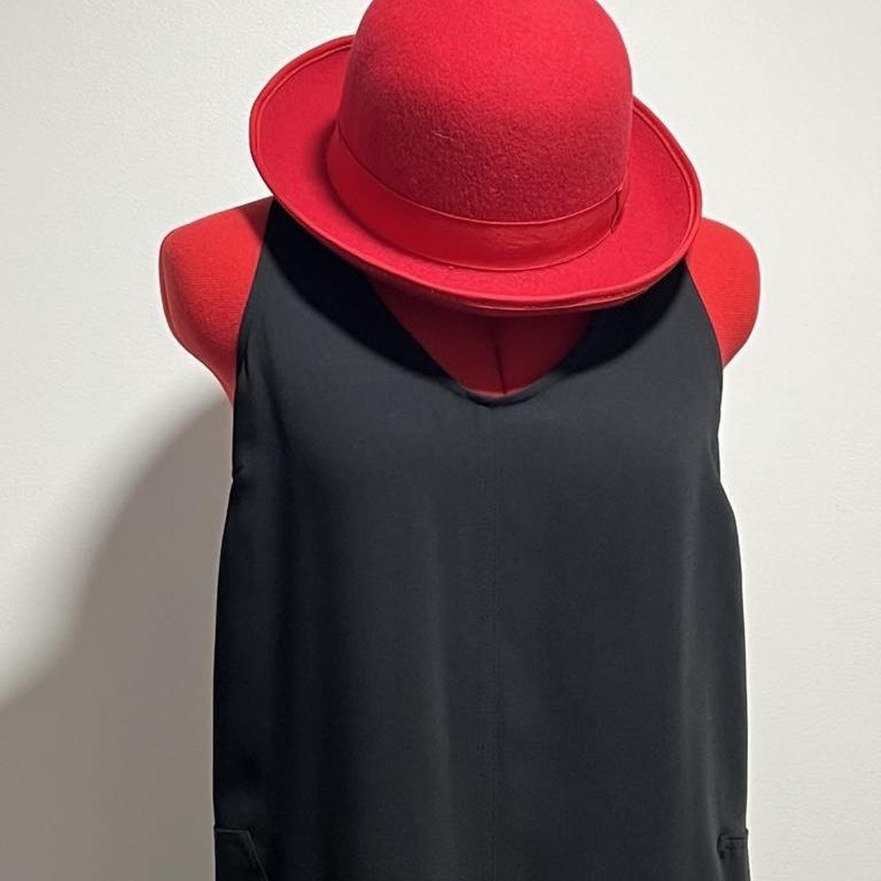 Red bowler hat. Unisex. 100% wool. Size Medium - Depop