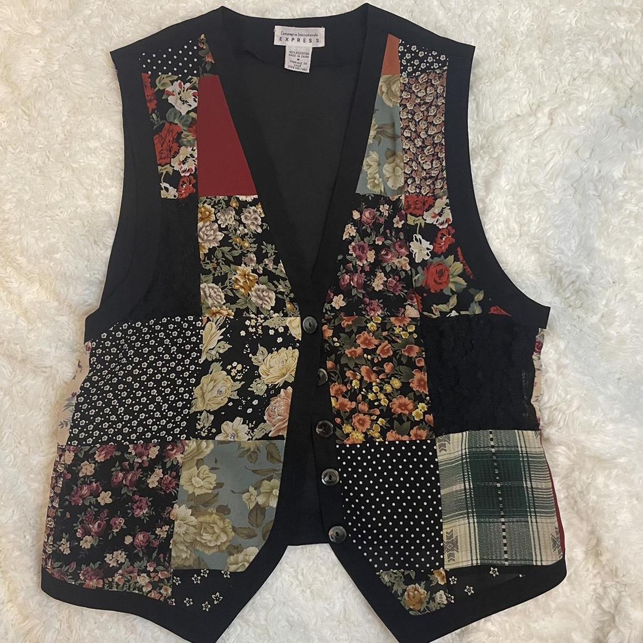 Express Women's Black and Red Gilet | Depop