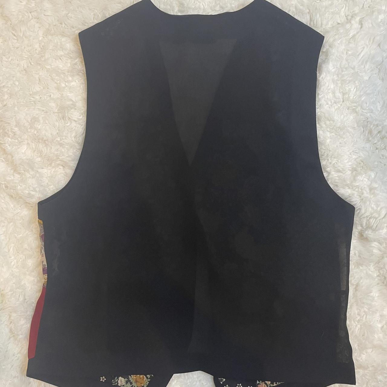 Express Women's Black and Red Gilet | Depop