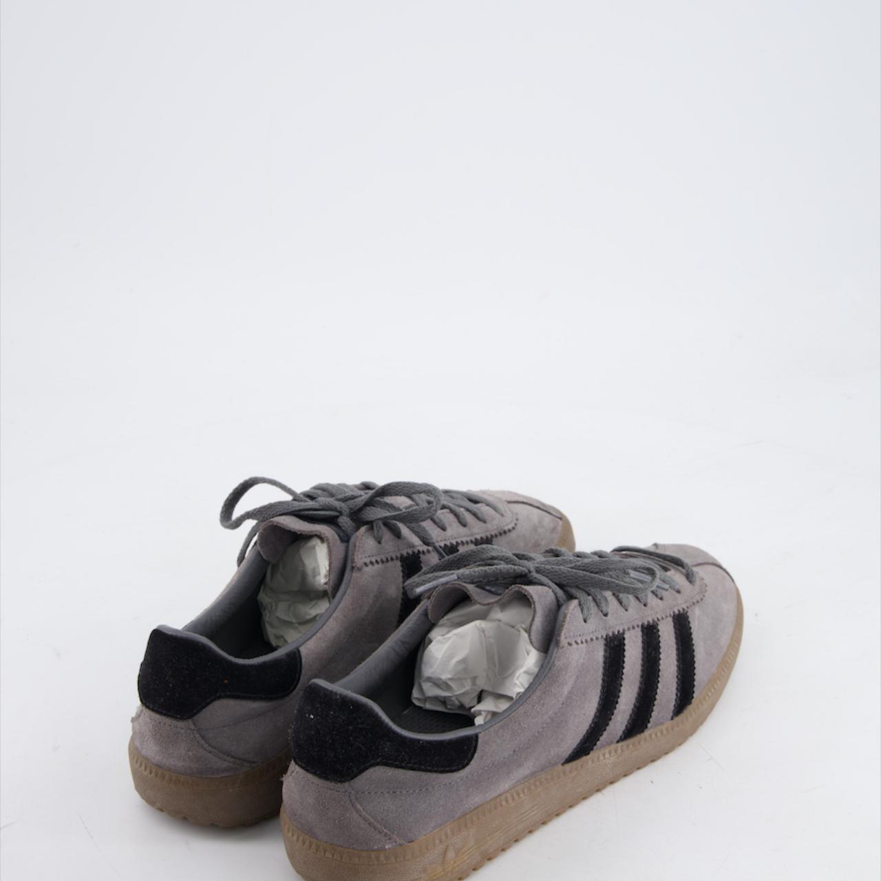 Amazing Adidas trainers grey suede pratical and... - Depop