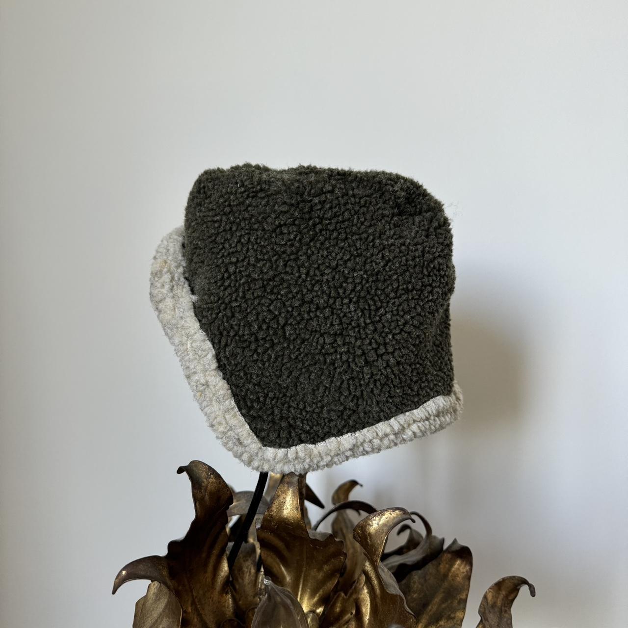 Oakley Trapper Hat - Depop